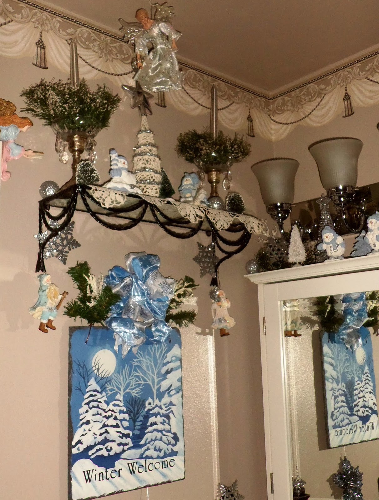 A DEBBIE-DABBLE CHRISTMAS: Christmas in the Powder Room, Christmas Home ...