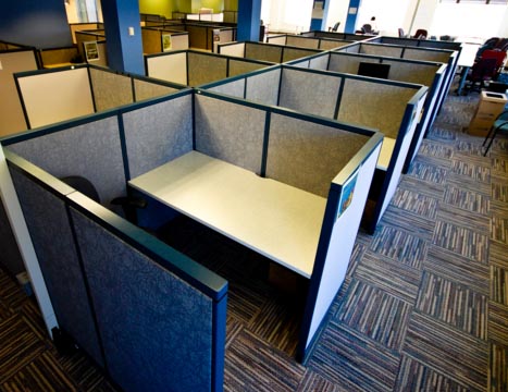 Partisi Workstation Untuk Penggunaan Ruang Kantor Yang Optimal - Rumah ...