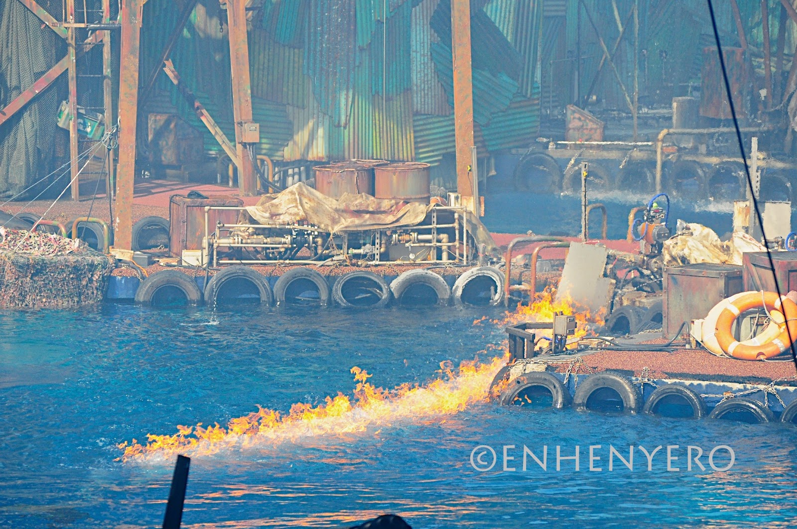 braggies: Universal Studios Singapore : Waterworld