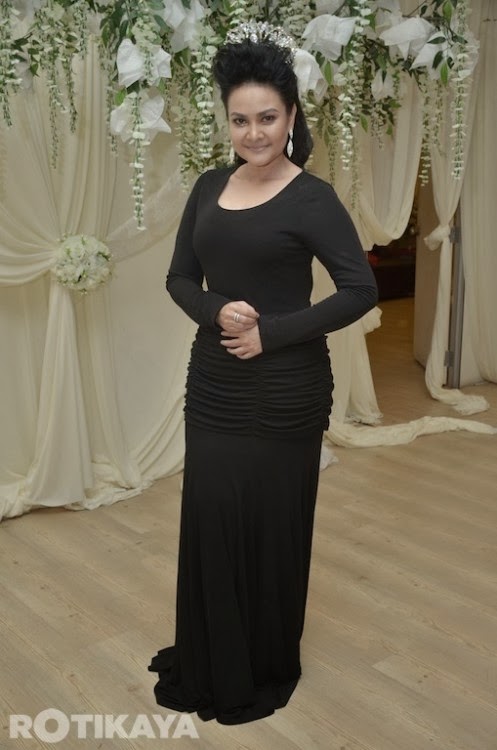 Raja Ema tampil lebih seksi dengan gaun hitam - Media CBS!