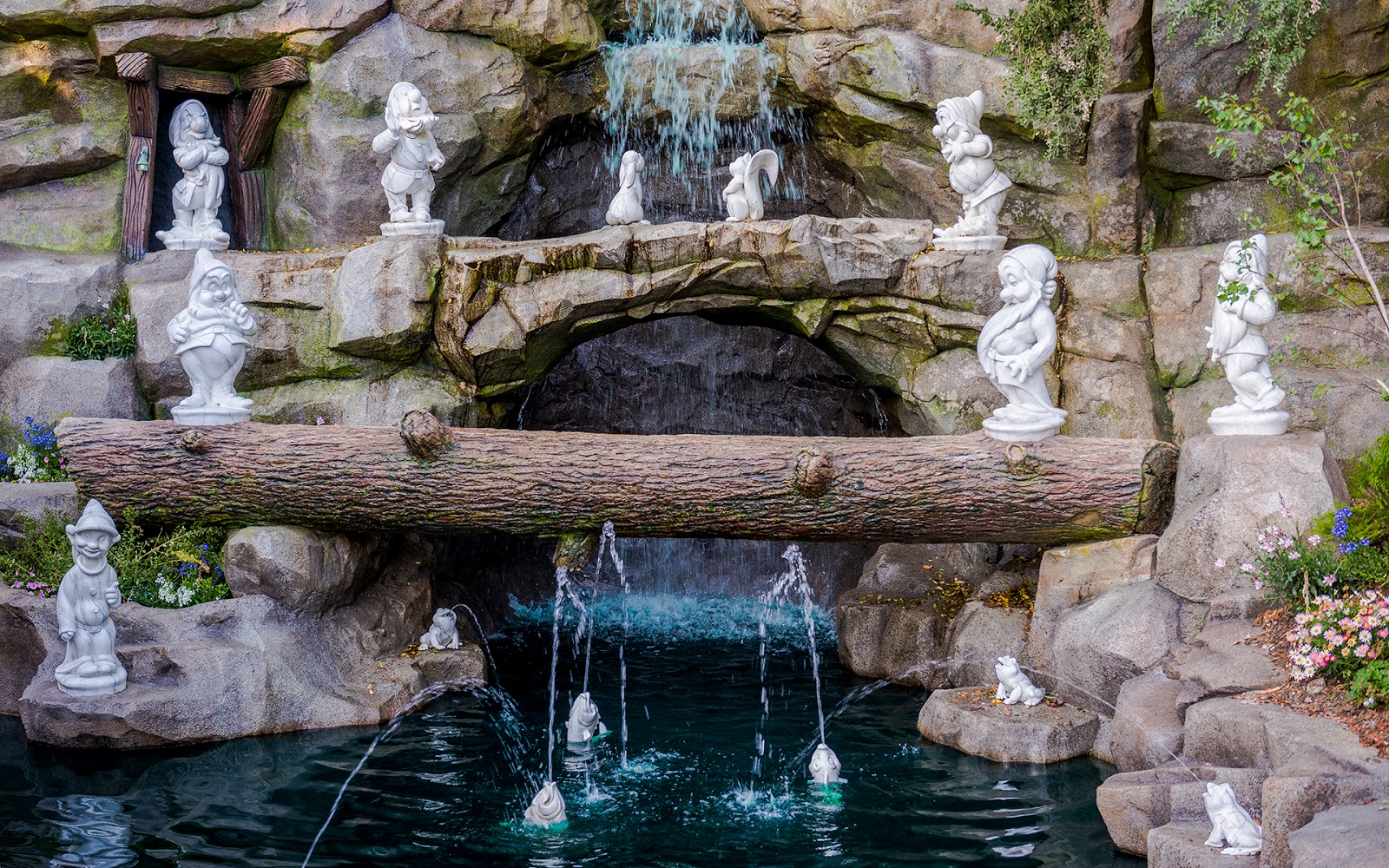 Snow White's Grotto Revamped