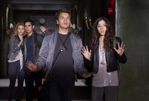 24 Novas imagens da sci-fi A HORA DA ESCURIDÃO | LOUCOSPORFILMES.net