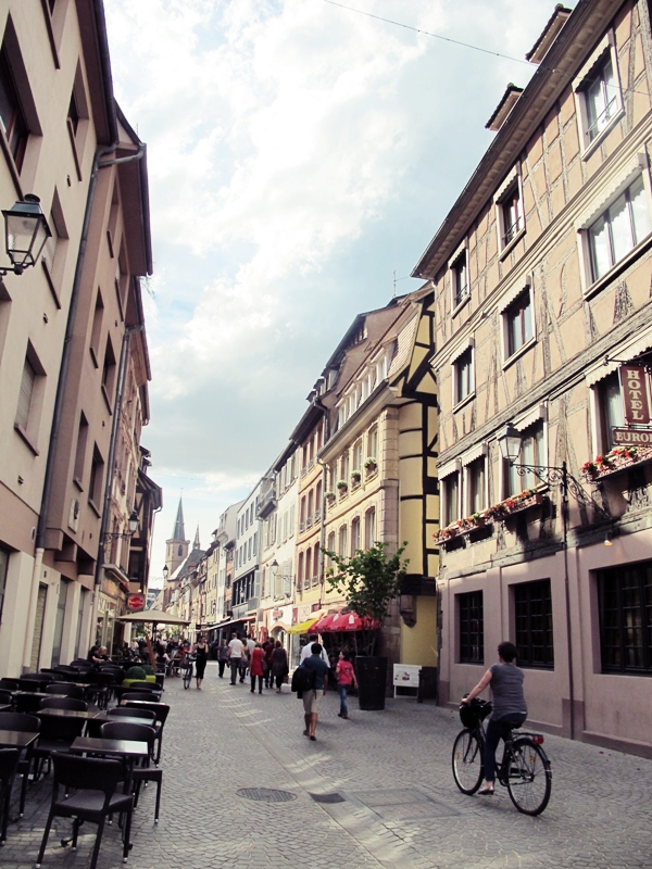 Have A Bite Of Soda Ice Cream!!: [蜜月在法國] La petite France 小法國區