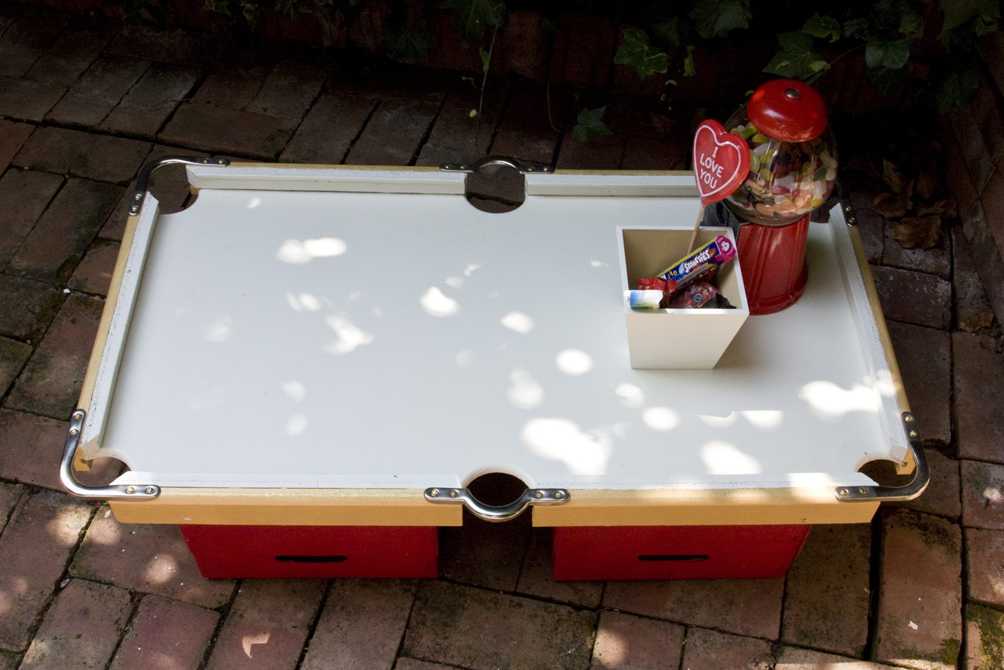 Atelier Buffo: Pool coffee table