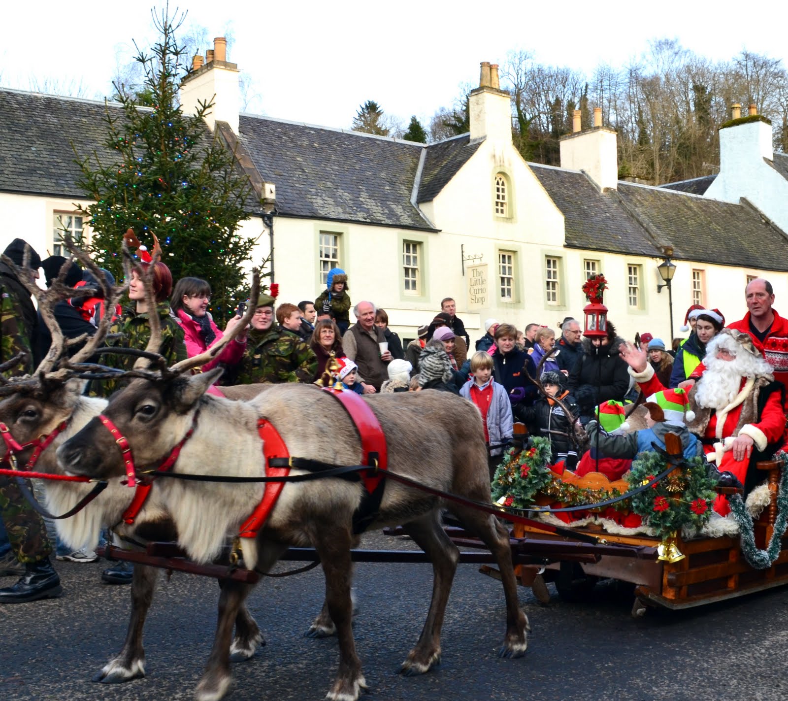 Tour Scotland: Tour Scotland Video Santa Day Dunkeld Perthshire