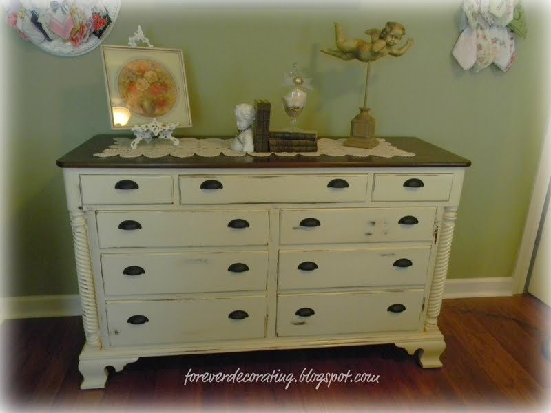 Forever Decorating!: Oh So Beautiful Dresser!