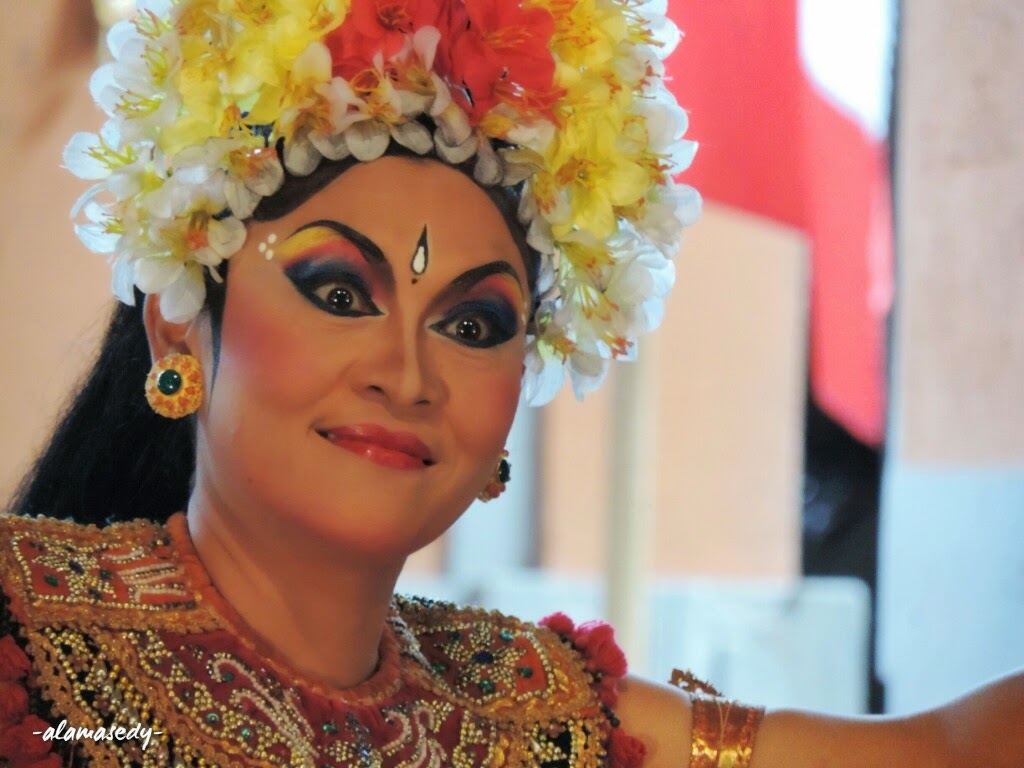 TARI BARONG BALI: KAYA FILOSOFI, BERBUMBU KOMEDI - alaMasEdy