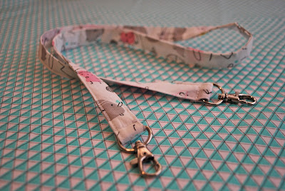 33stitches: Easy Camera Strap Tutorial