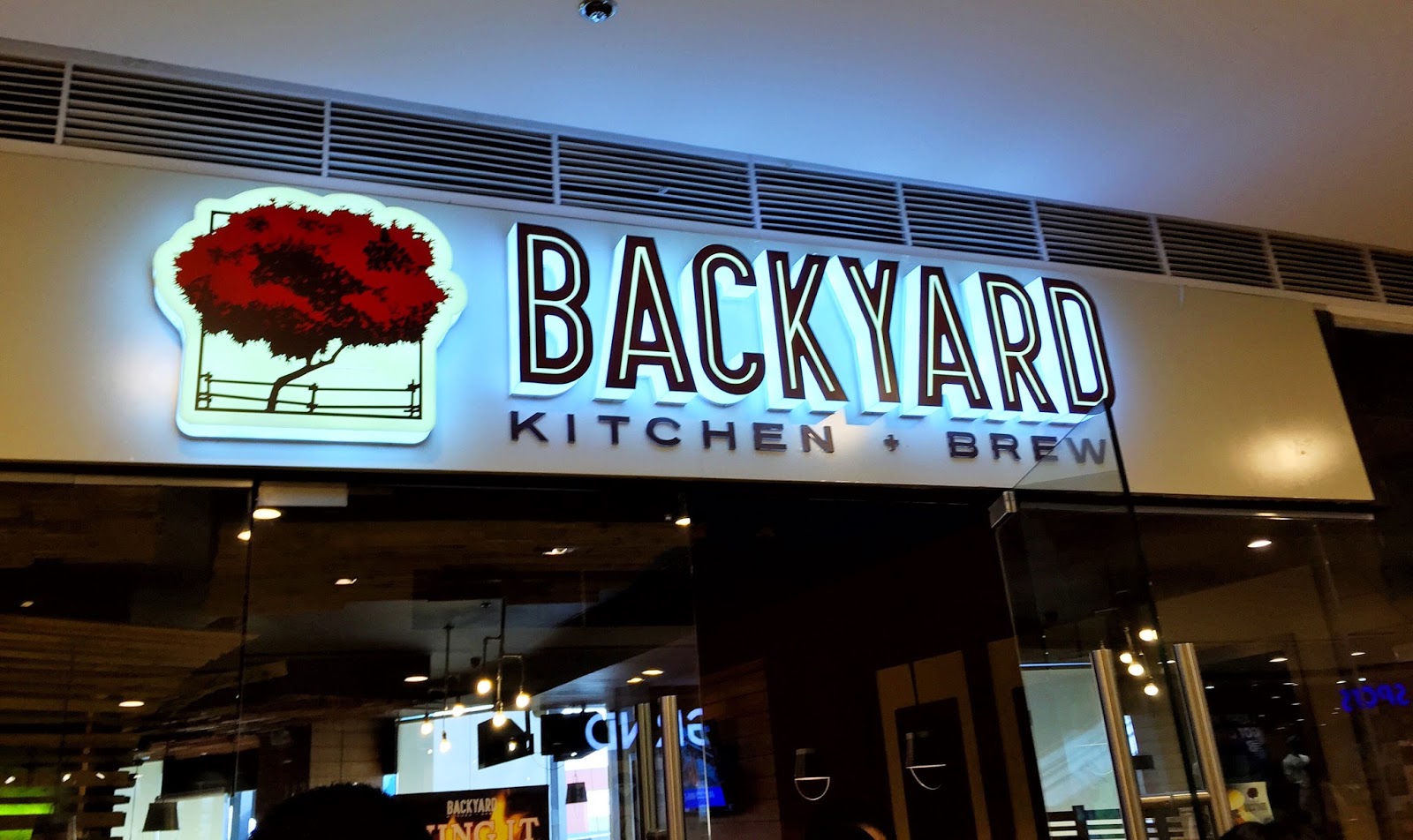 What Mary Loves: Love at First Gulp: Backyard Kitchen + Brew's Butterbeer