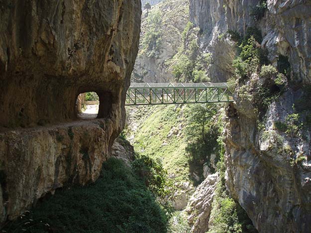 Mitología Asturiana: EL CARES "LA GARGANTA DIVINA"