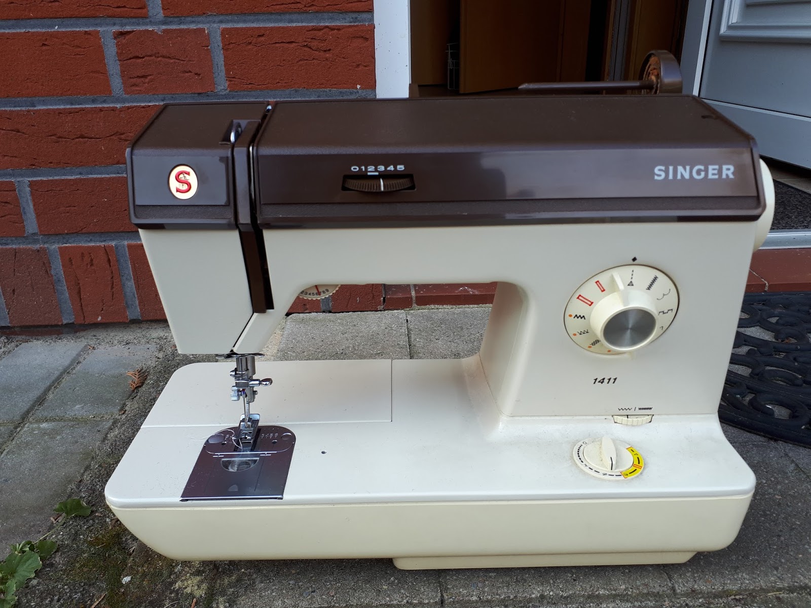 AnnieK.s Krimskramspalast: Ich teste eine Nähmaschine - heute: Singer 1411