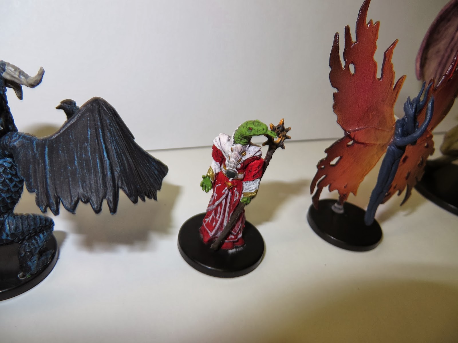 Real Minis: Pathfinder Battles wizkids Legends of Golarian in hand review