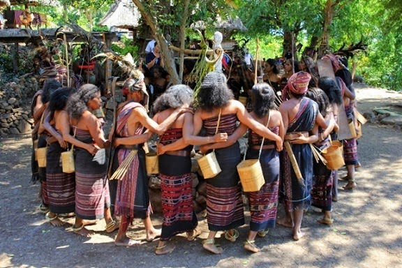 Mengenal Suku Alor Yang Berasal Dari Nusa Tenggara Timur - Dunia Kesenian