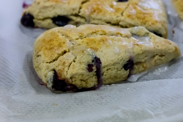 BANNOCK SCONES ESCOCESES DE ARÁNDANOS CON GLASEADO DE LIMÓN - Magdalena ...
