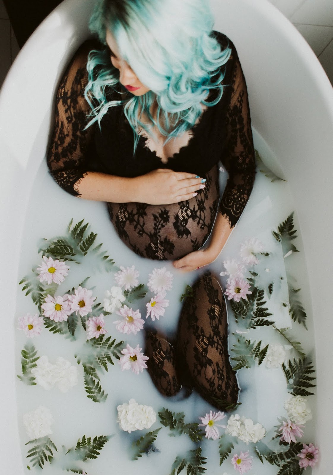 MILK BATH MATERNITY SHOOT | The Red Closet Diary MILK BATH MATERNITY SHOOT | The Red Closet Diary