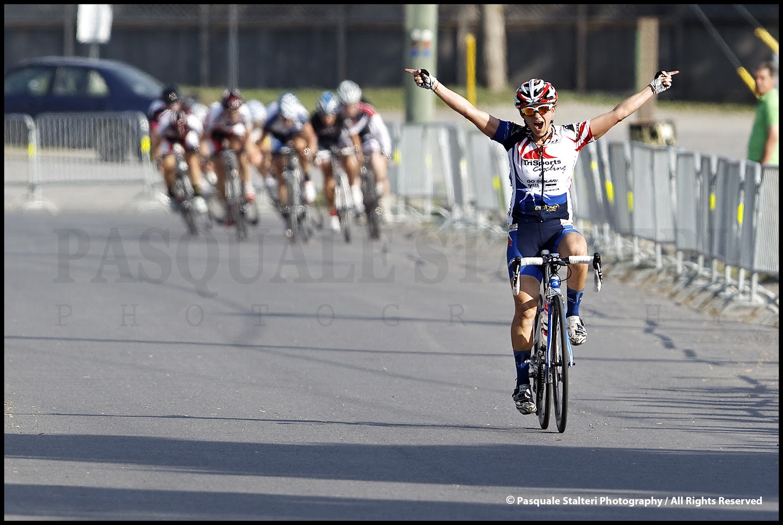 Derrick St. John wins eQuinelle GP Pro/Am criterium ~ MIROIR DU CYCLISME