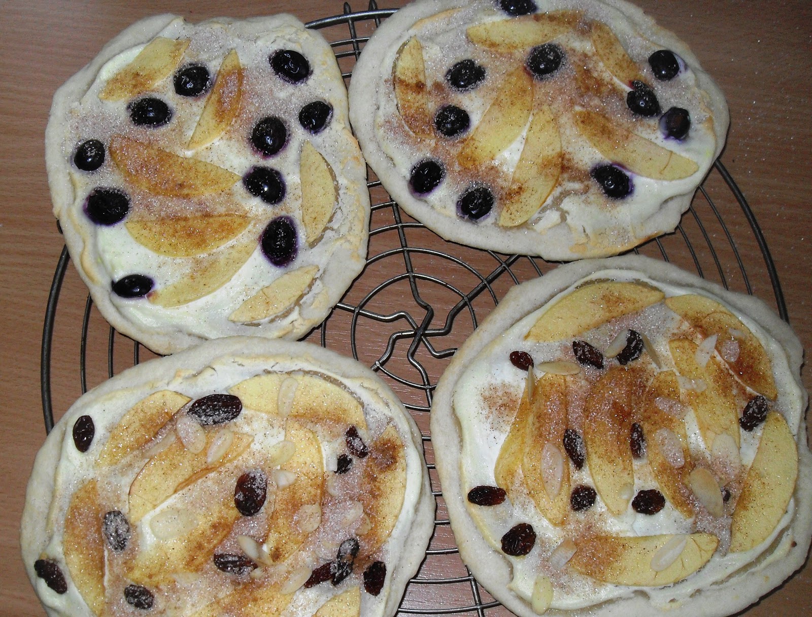 Sanna´s Hexenküche: Süße Fladen nach Flammkuchen Art