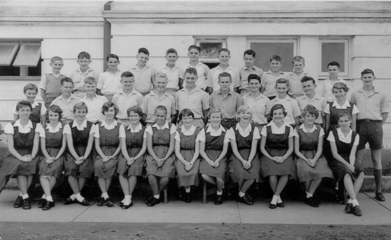 Ten Pound Poms: Class Reunion