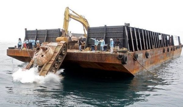 News Dumper: When Tanks Become Sea Shelters