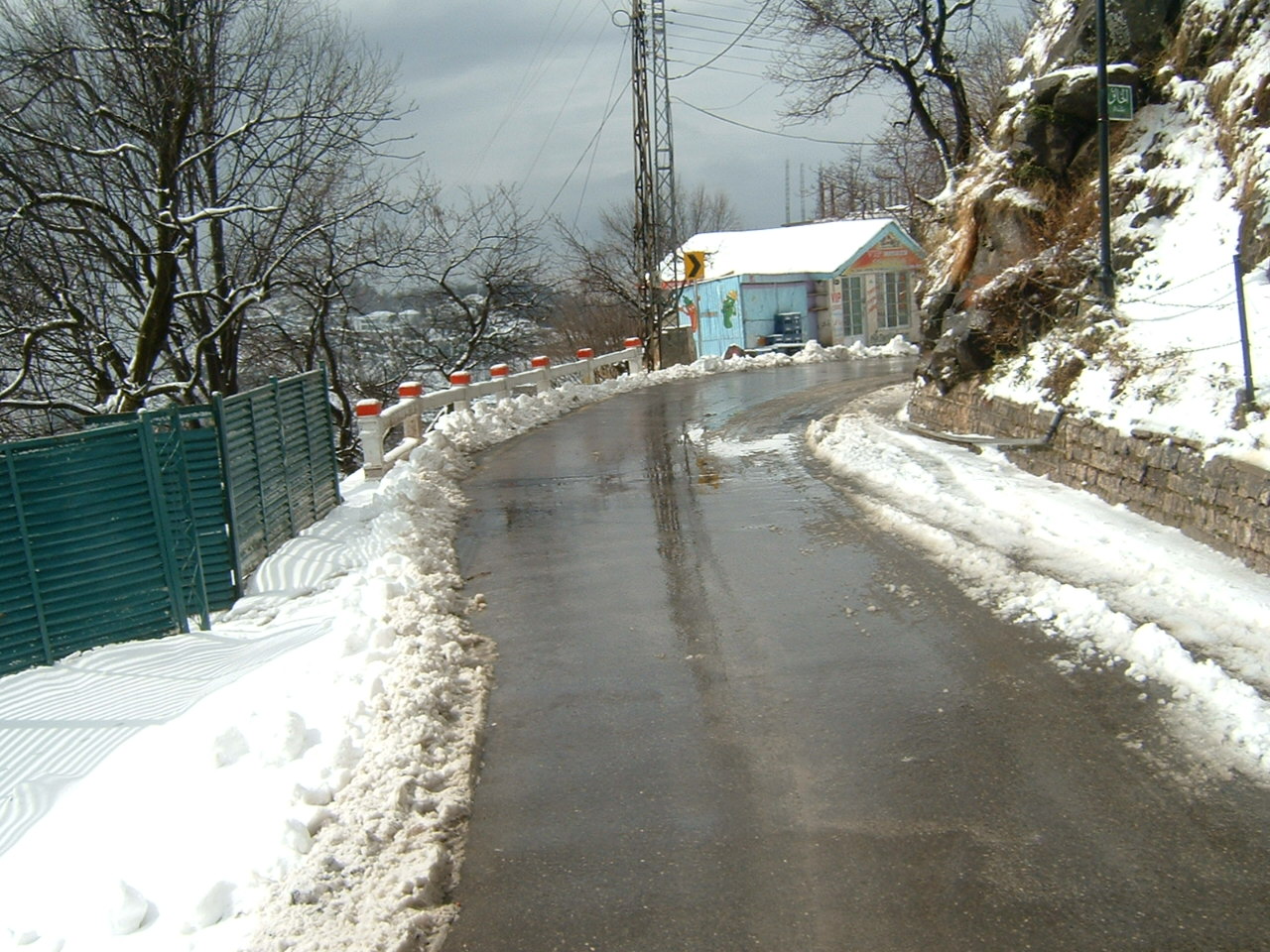 Murree the queen of hills: Snow fall in Murree