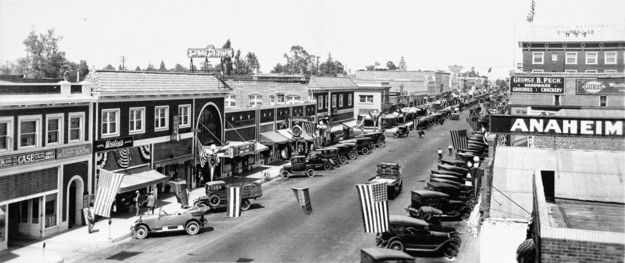 20 Stunning Vintage Photographs Capture Street Scenes of Southern ...