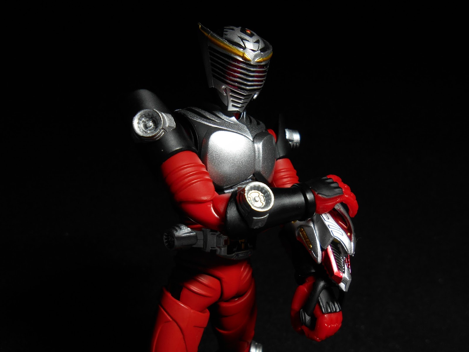 Review: S.H.Figuarts Kamen Rider Ryuki & Dragreder | Night's Corner