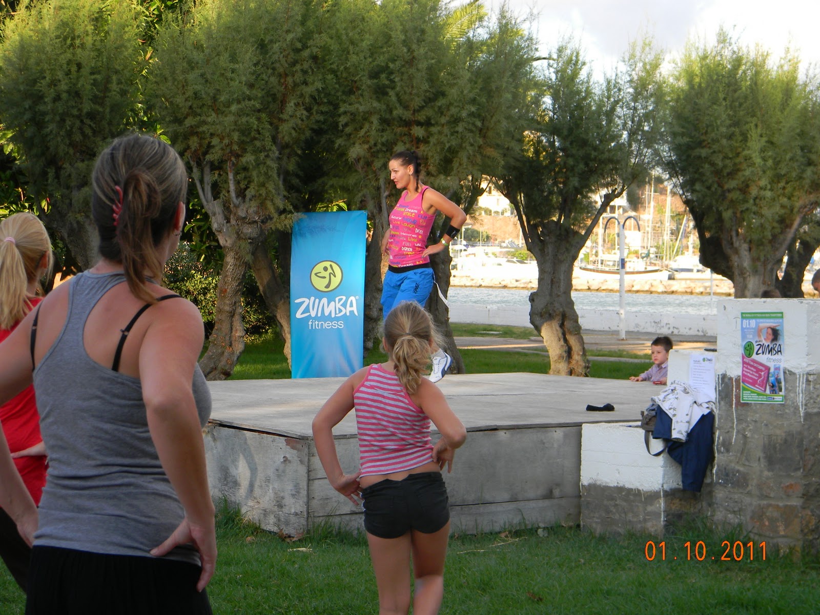 ΜΑΜΑ, ΜΠΑΜΠΑ, ...ΕΛΑΤΕ ΝΑ ΠΑΙΞΟΥΜΕ !: Let's ZUMBA!