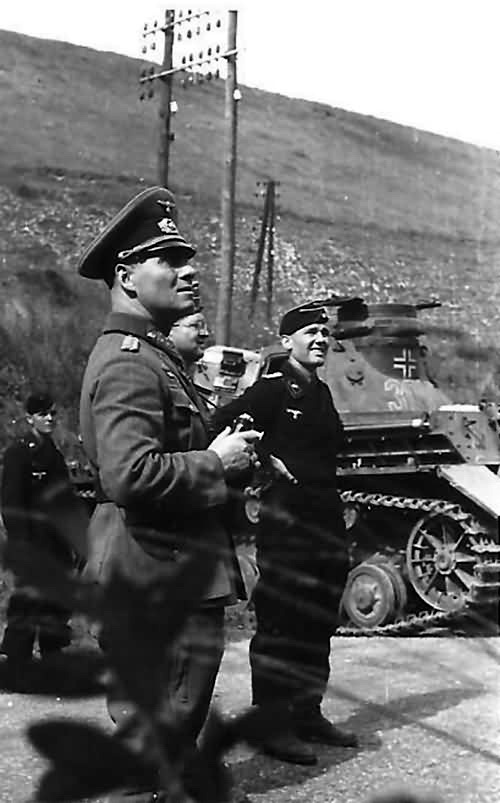 NAZI JERMAN: Foto Erwin Rommel Sebagai Komandan 7. Panzer-Division