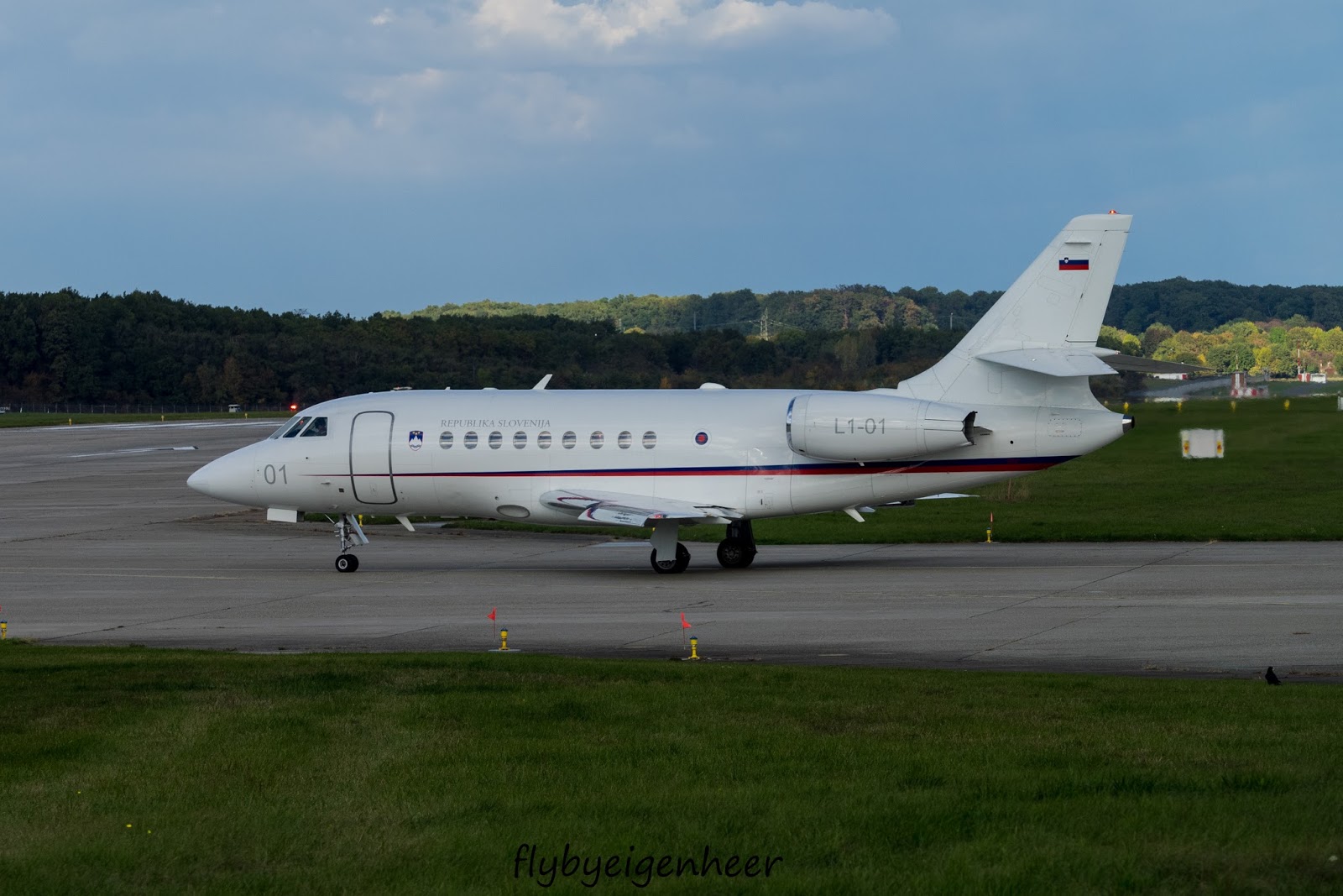FLUGZEUGE Privatjets etc: L1-01 Dassault Falcon 2000EX F2TH > Slovenian ...