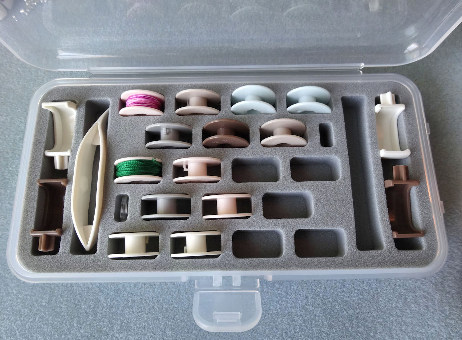 Yarnplayer's Tatting Blog: New Clover Bobbin Shuttles and Cases Review