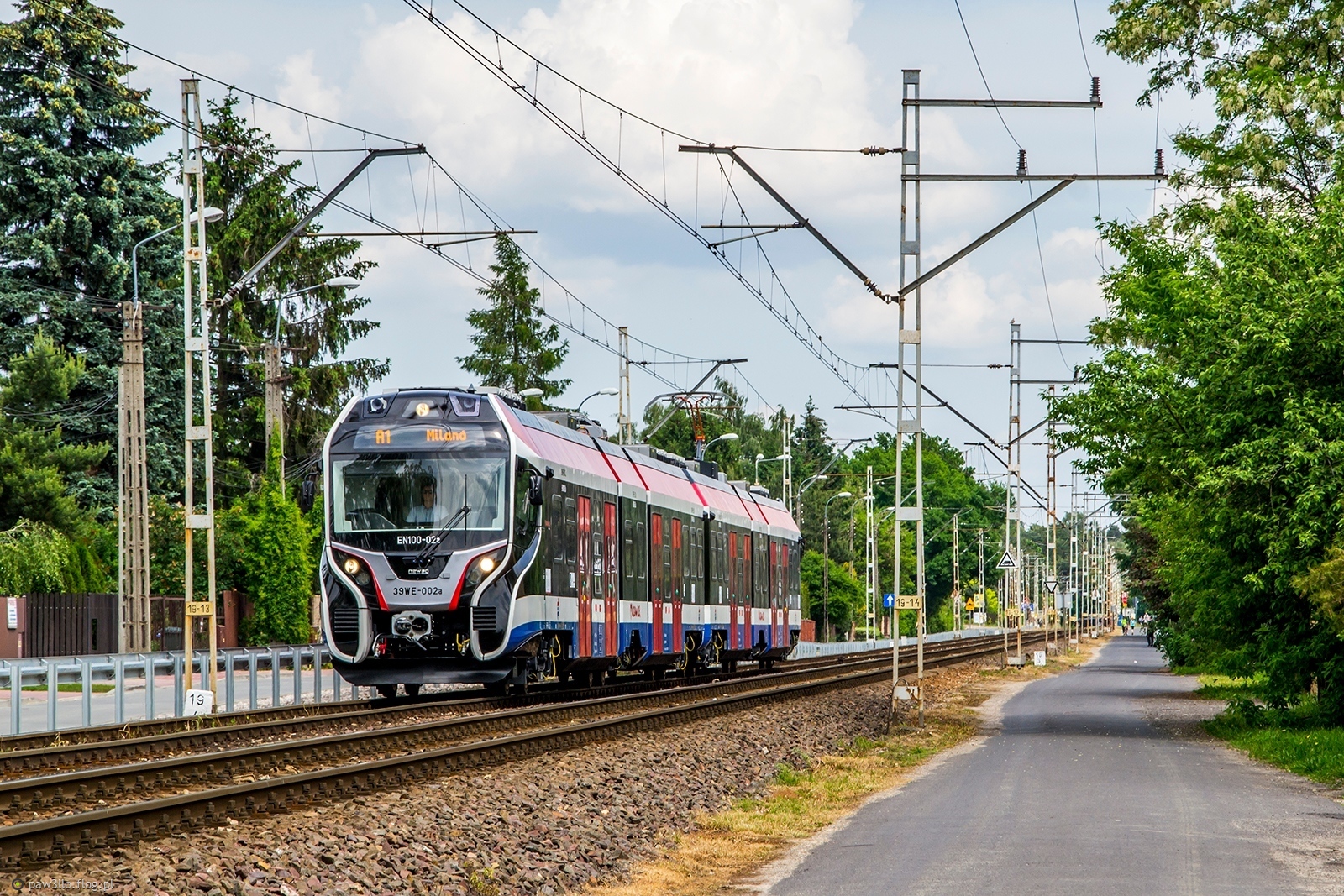 Zakończyły się dostawy jednostek EN100 dla Warszawskiej Kolei Dojazdowej