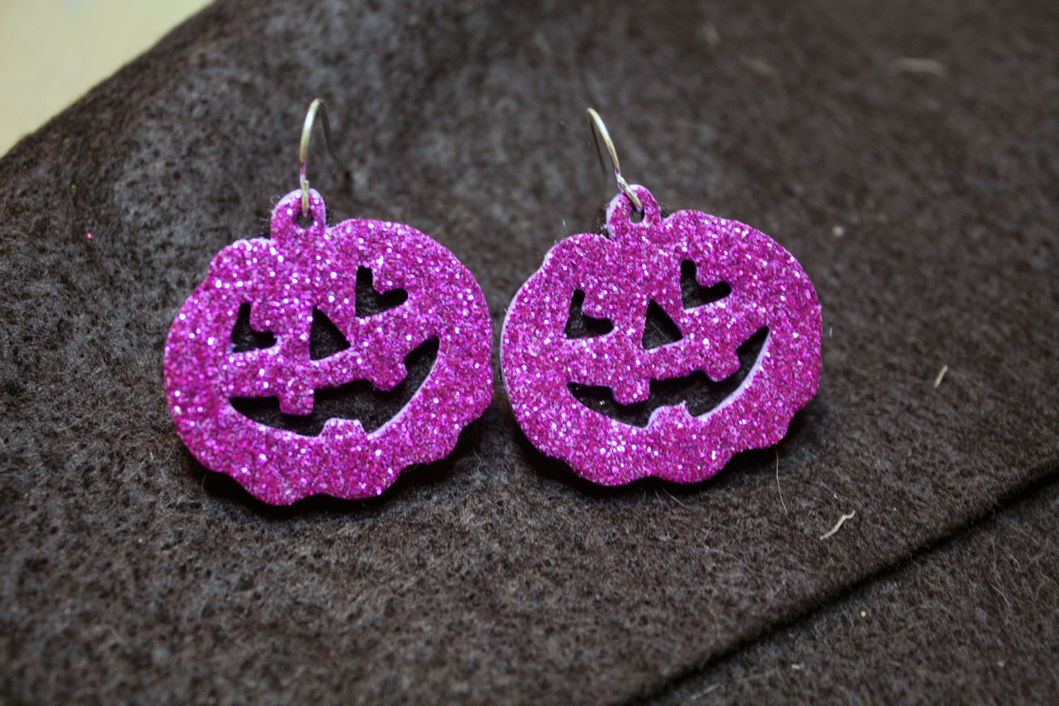 CraftyHope: Tutorial: Easy Dollar Store Halloween Earrings