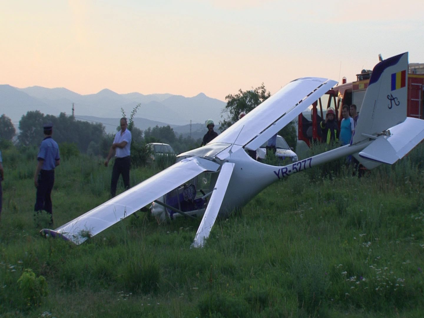 Un avion de agrement s-a prăbușit. 4 victime transportate la spital ...