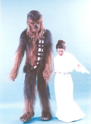 STAR WARS AFICIONADO WEBSITE: CLASSIC IMAGE: A PRINCESS AND HER WOOKIEE!