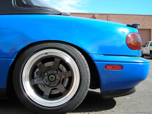 Maverik Corner MX5: MX5 NA Wheel Corner - Rota Grid V 15x8 ET0