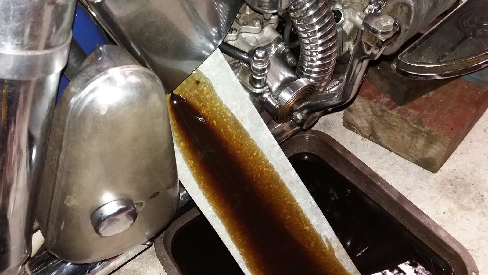 Harley Davidson Panhead : Exhaust system, oil lines, tank & filter