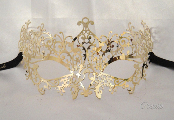 Foraging For Fab: Behind The Mask - Motley Mode Mondays