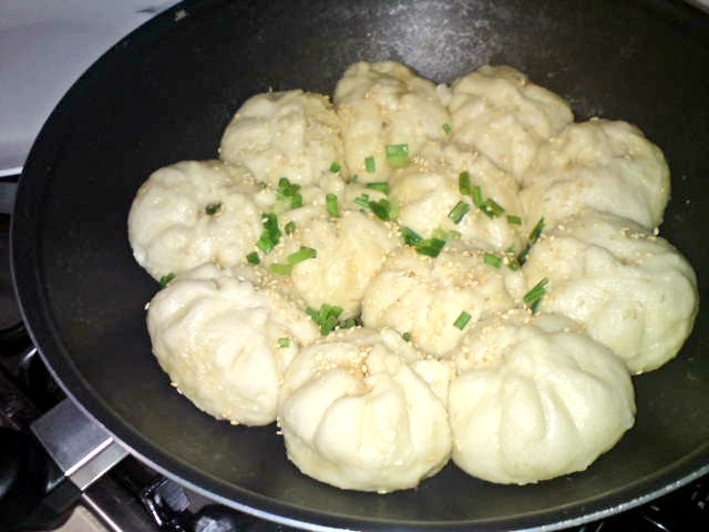 Cooking Pleasure: Pan Fried Steamed Buns [Sui Chern Pau]