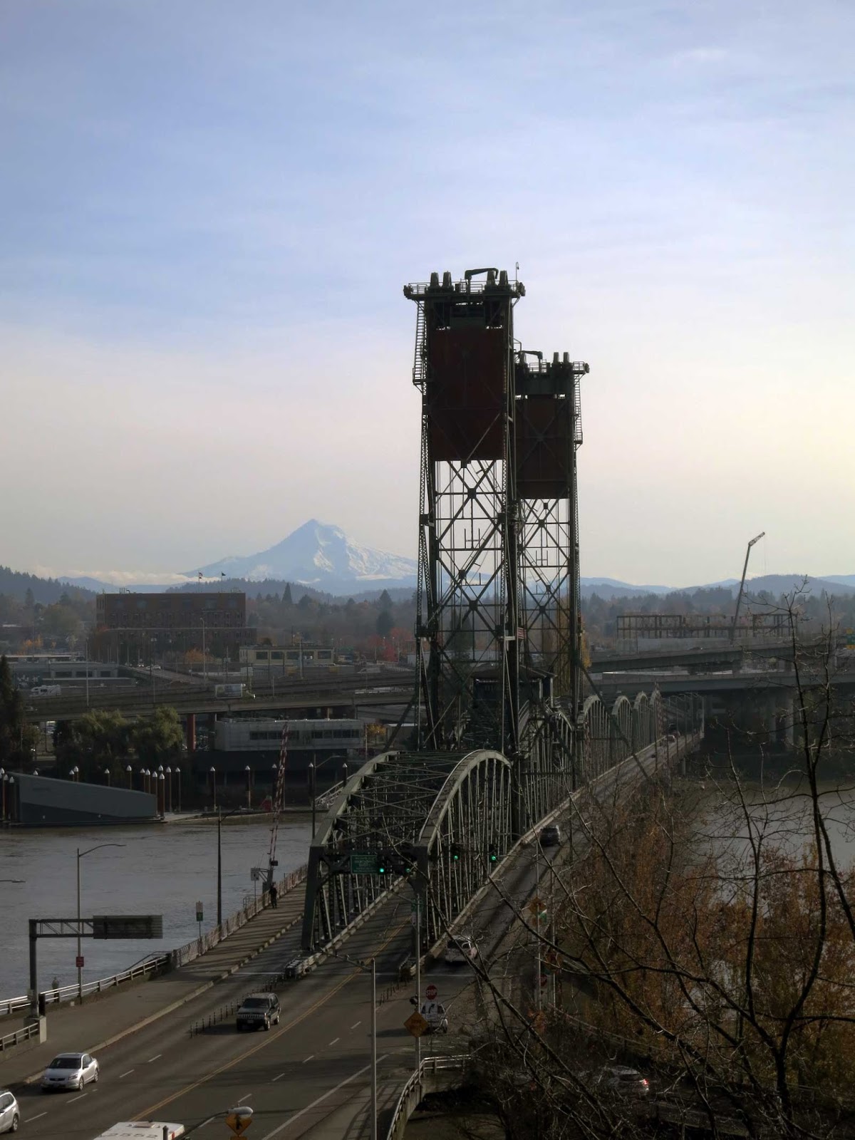 The ZehnKatzen Times: [PDX] Snowy Volcanoes on an OryCon Friday