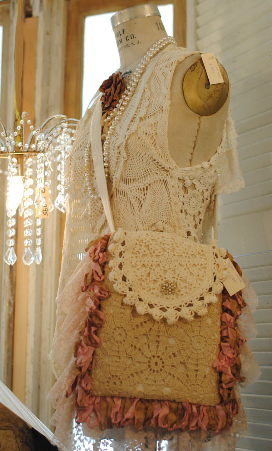 LaurieAnna's Vintage Home: A Shoppe Full of Things