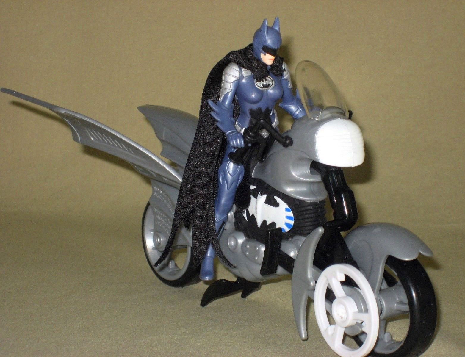 She's Fantastic: Batman & Robin - ICESTRIKE CYCLE BATGIRL!