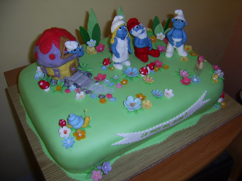 Mama-Mio Cakes: Tort cu strumfi