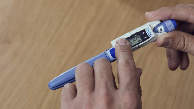 Insulog - New smart snap-on insulin tracker for diabetics - Tech News 24h