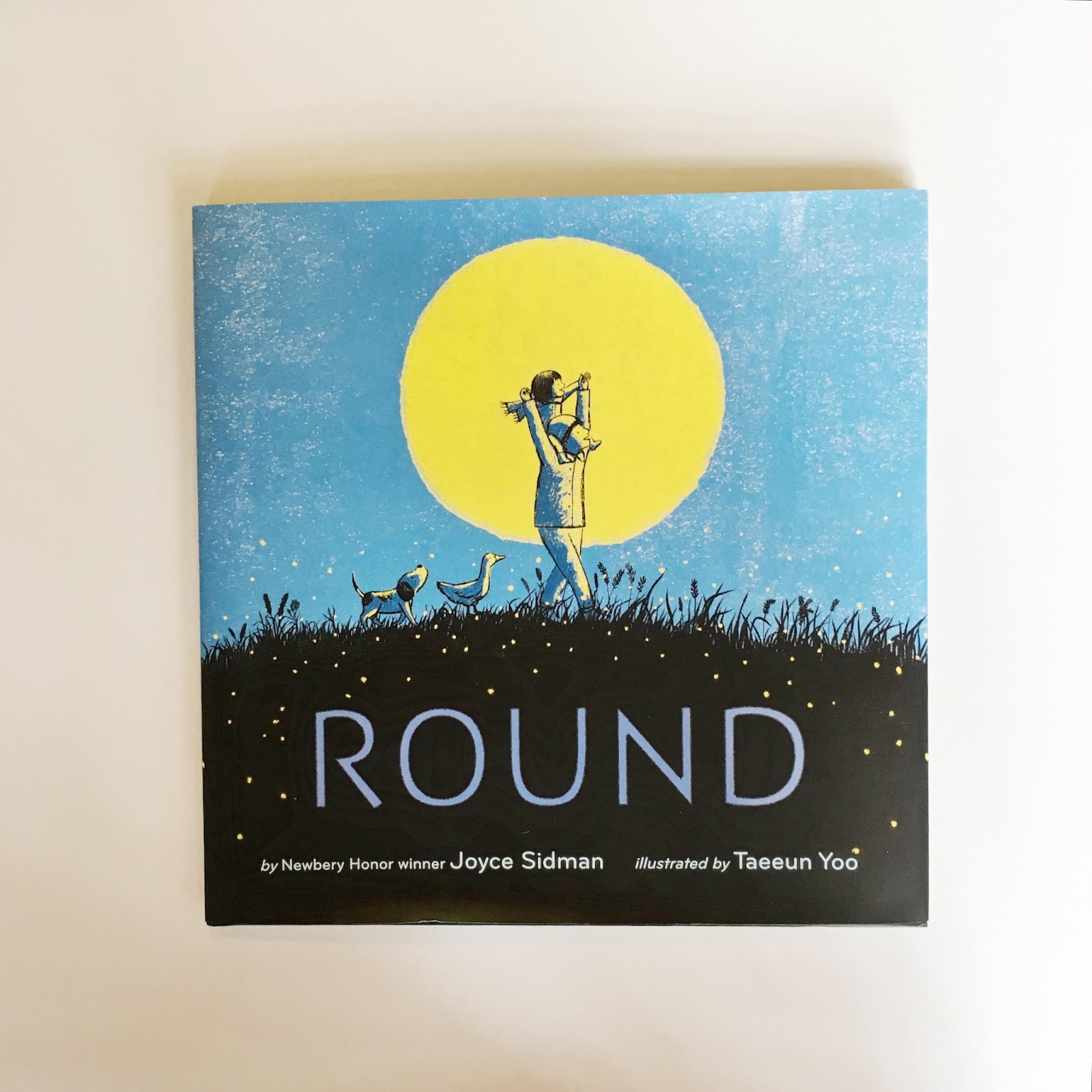twentybyjenny: Round by Joyce Sidman, illustrated by Taeeun Yoo
