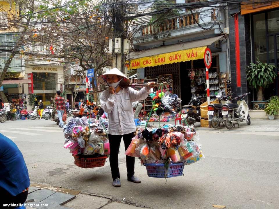 anythinglily: Hanoi Travel Part 8: The Street Peddlers Of Old Quarter