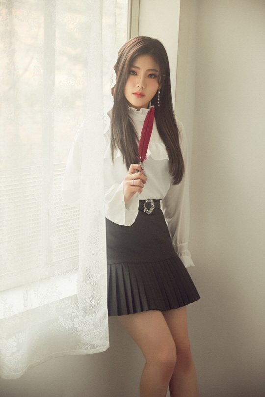 Hyeyeon leaves Gugudan to focus on health and education