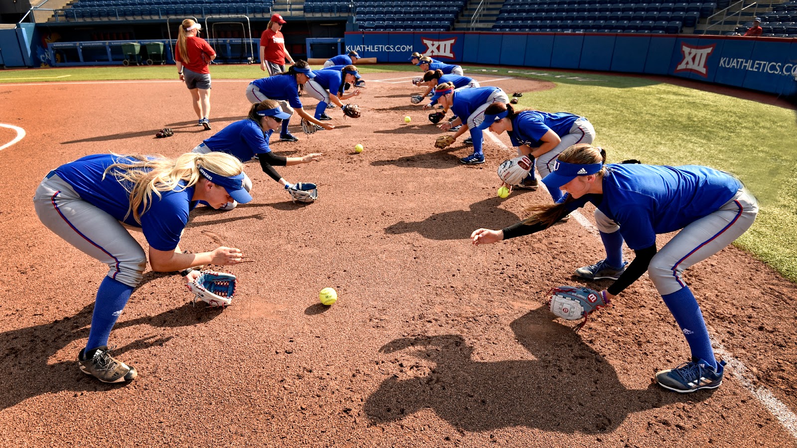 PERMAINAN SOFTBALL (Peraturan, cara bermain, Teknik)