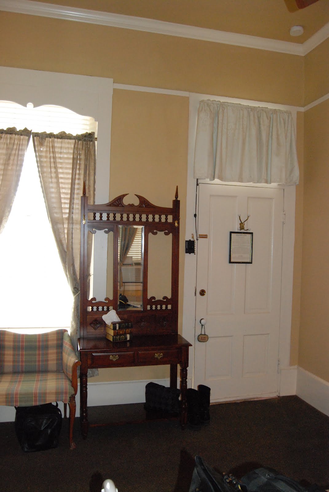 Riding Aside: Historic Ye Kendall Inn ~ Beorne, TX.