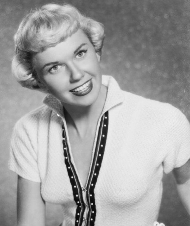 35 Stunning Black and White Photos of a Young and Beautiful Doris Day ...