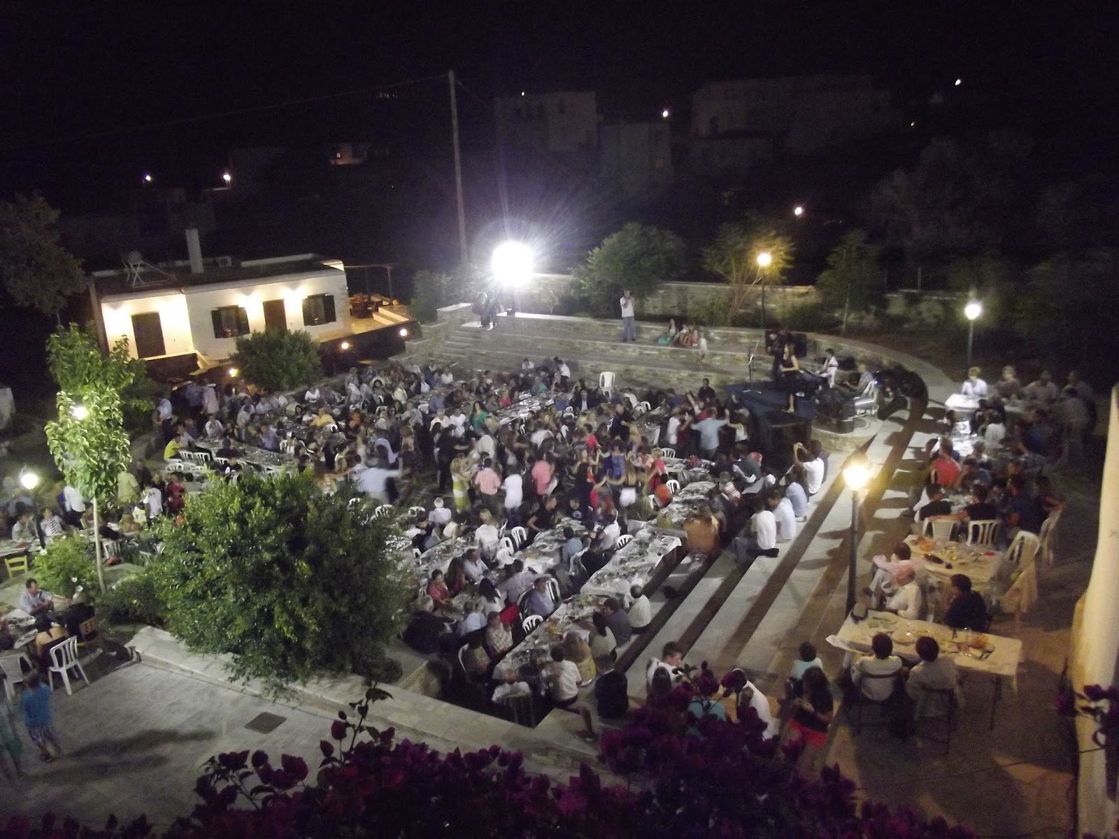 Ο ΧΟΡΟΣ ΣΤΑ ΚΕΛΛΙΑ